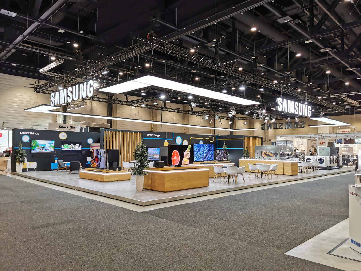 SAMSUNG Fair Booth – OIKOI Architekti